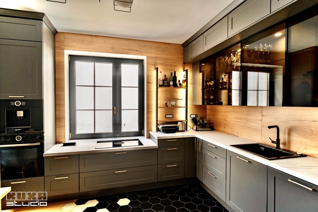 Mobila bucatarie pe colt gri, Alba Iulia | KUXA, expert bucatarii