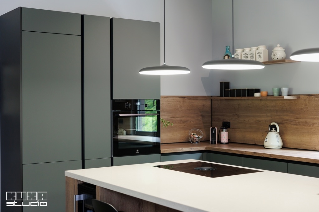 Mobila verde bucatarie Brasov | KUXA, expert bucatarii